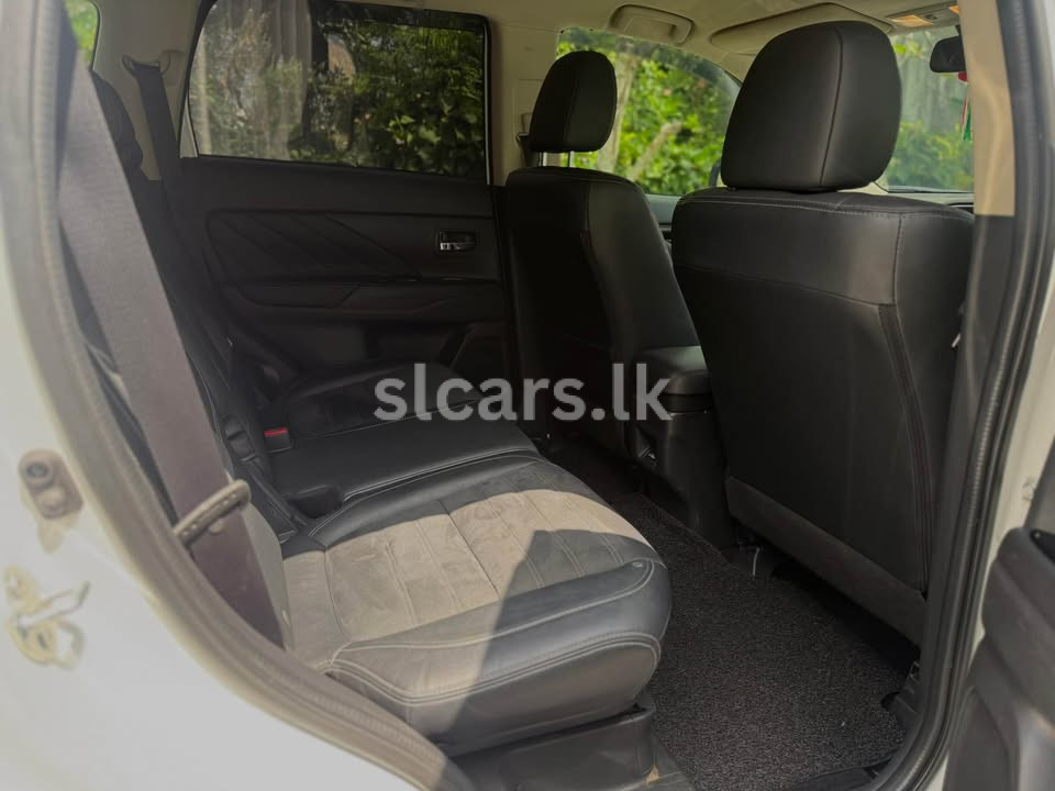 SL CARS (PVT) LTD | Mitsubishi Outlander