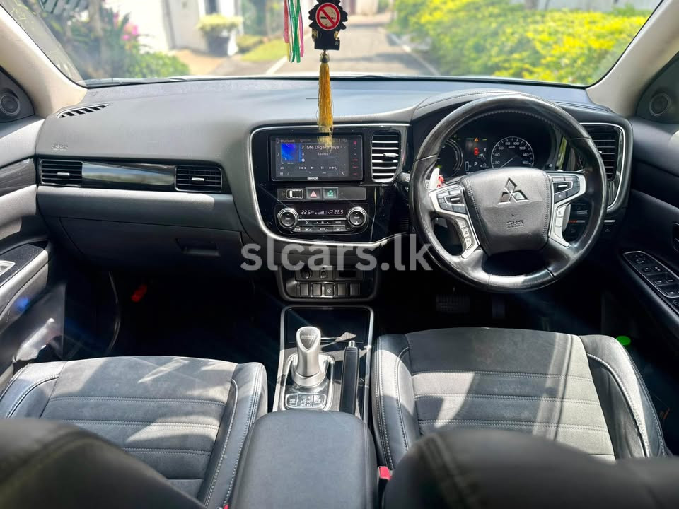 SL CARS (PVT) LTD | Mitsubishi Outlander