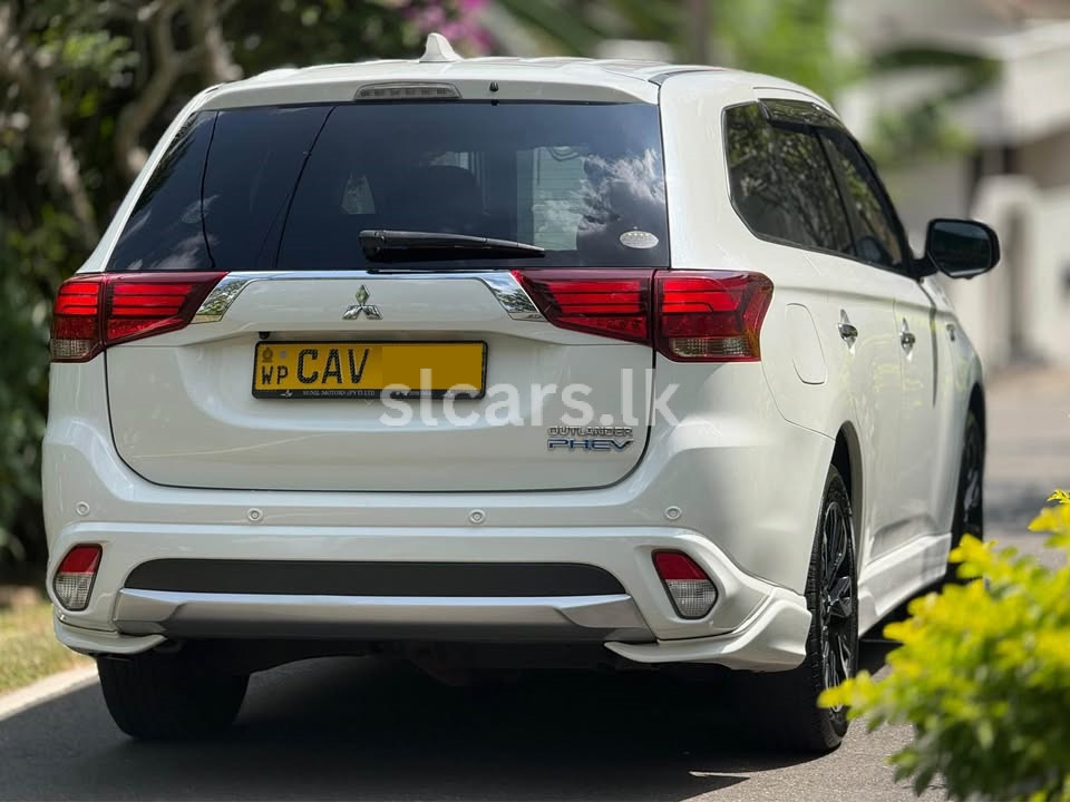 SL CARS (PVT) LTD | Mitsubishi Outlander